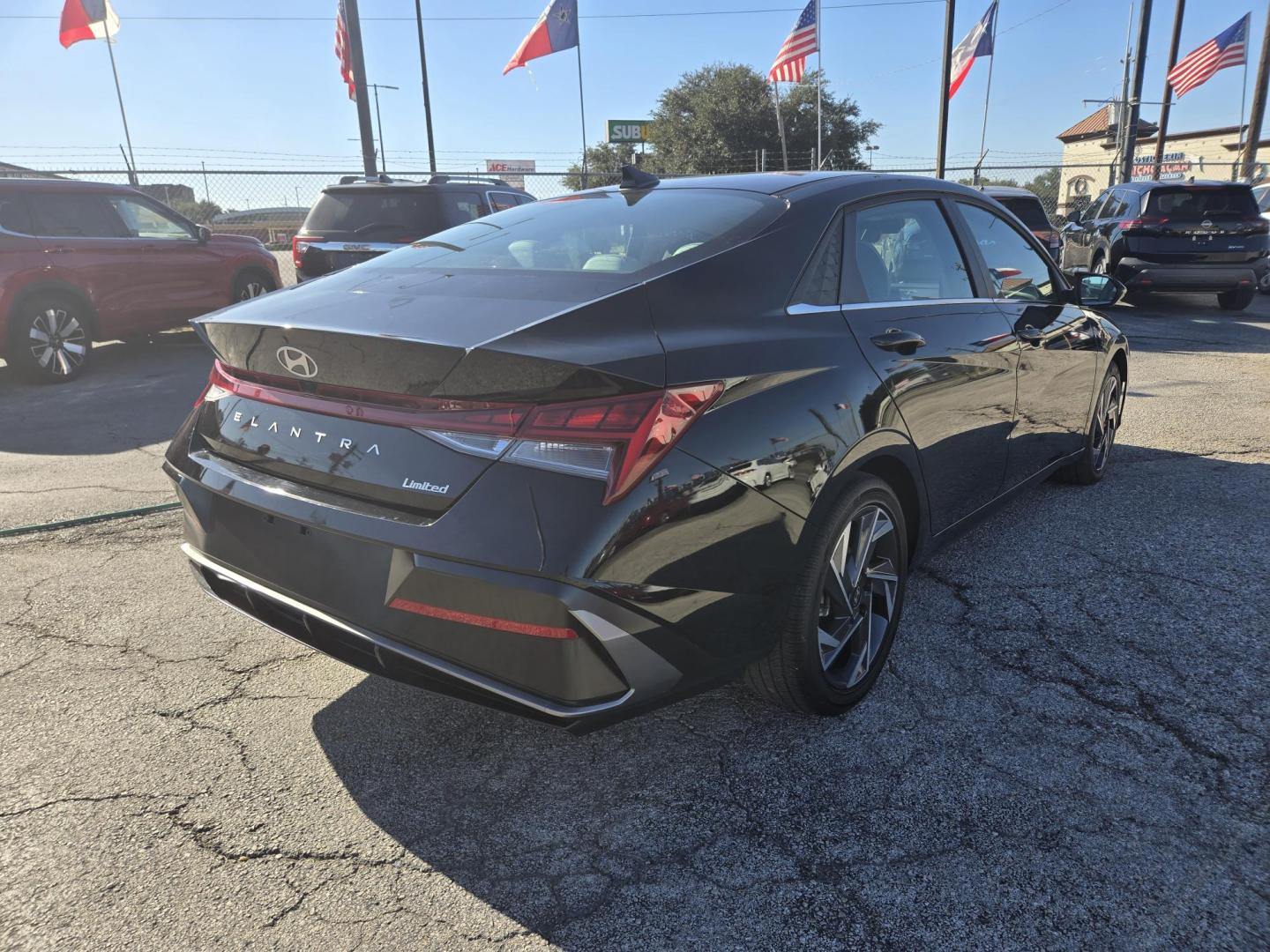 Popular Motors - 2025 Hyundai Elantra Limited